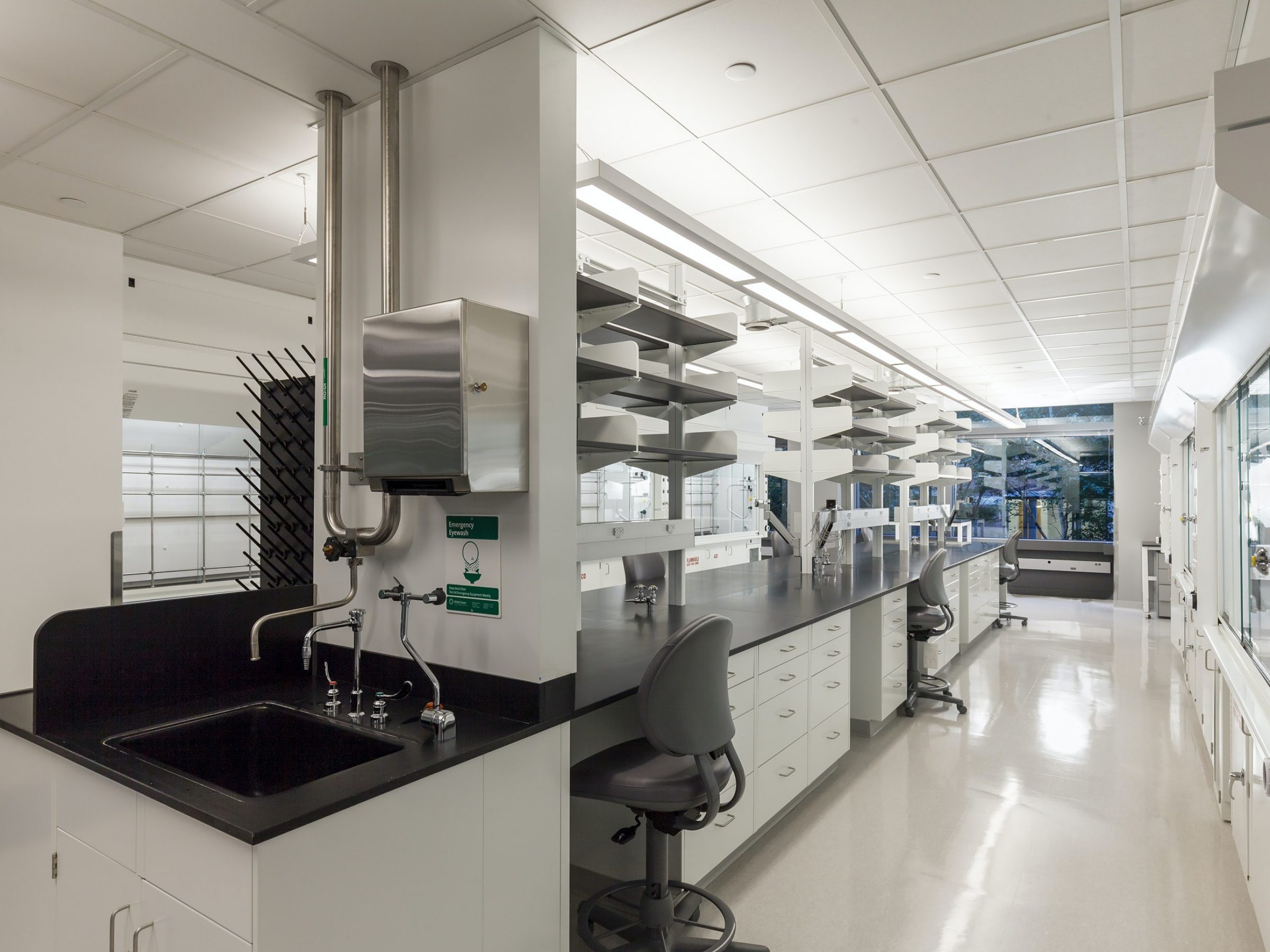 Biogen - Bio6 Chemistry Lab - Commodore Builders